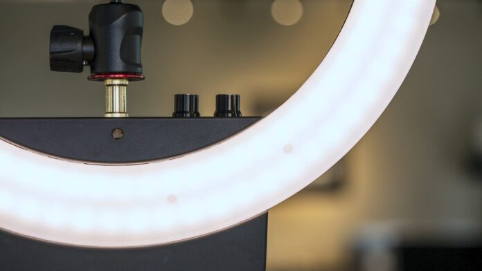 DIY Ring Light: How to Make Your Own Cheap DIY Ring Light 2024