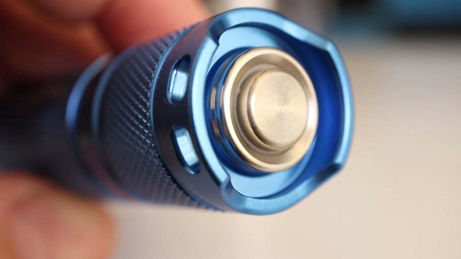 12 Best Blood Tracking Flashlight 2024 - Follow the Trail