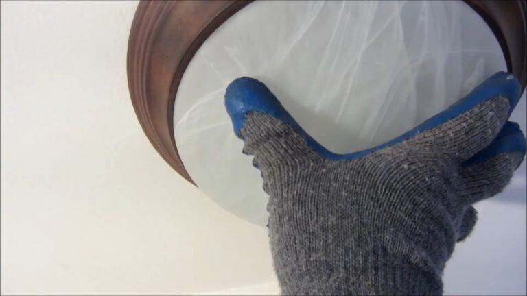 How to Remove Ceiling Light Fixtures Without The Need for Screws ...