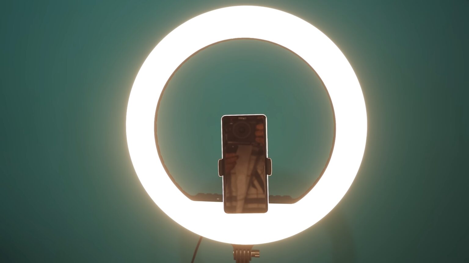 How to Fix a Ring Light That Won’t Turn On - DIY Solutions - Midland ...