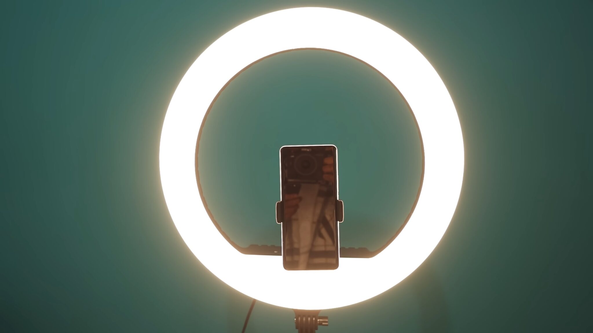 How to Fix a Ring Light That Won’t Turn On - DIY Solutions - Midland ...